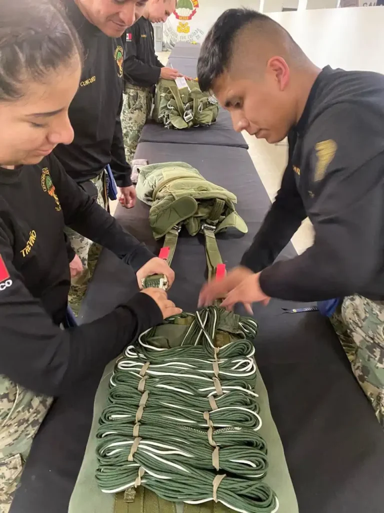 Capacitación en Paracaidismo para la Armada de México: Un Compromiso ...